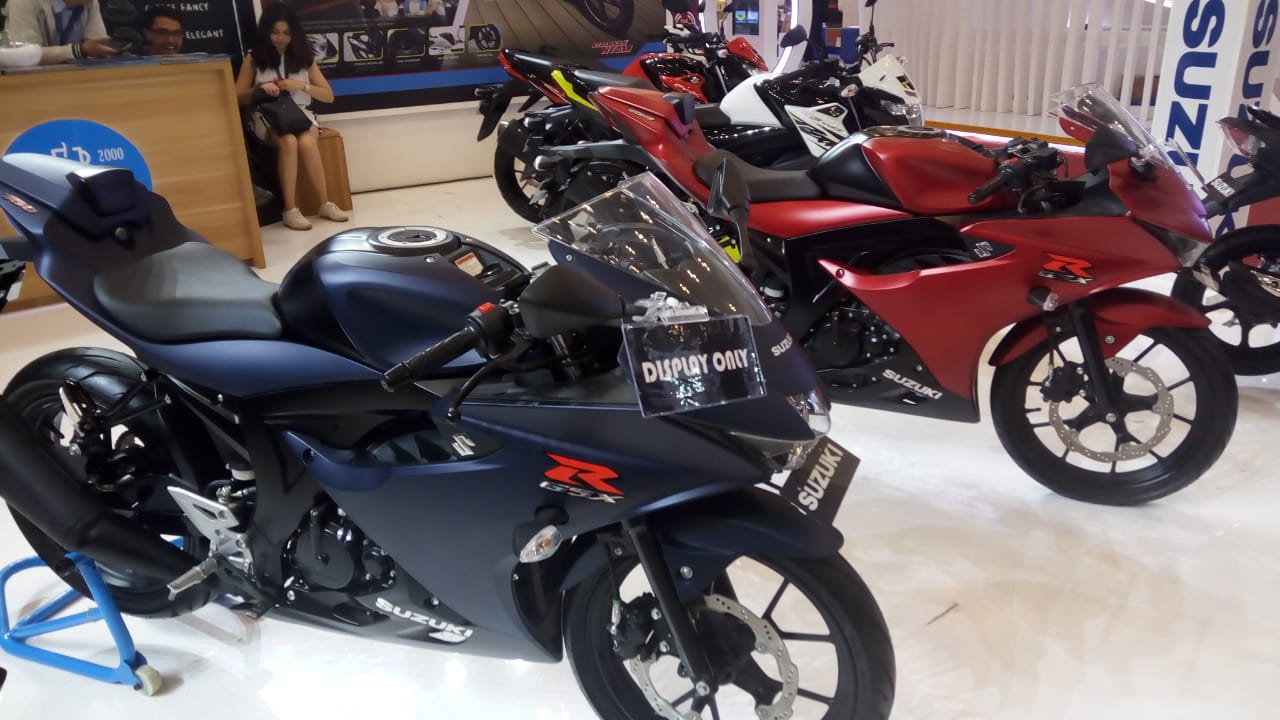 Hari Ini Suzuki Hadirkan Warna Baru GSX-R150 Mate Blue dan Mate Red di ...