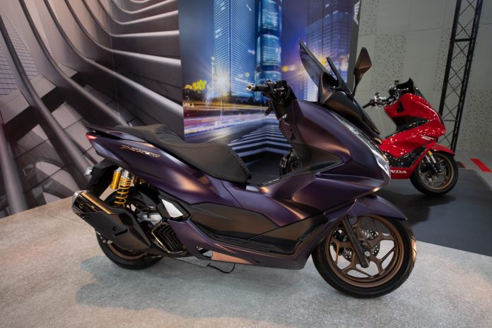 Modifikasi Honda PCX 160 Advance Sporty, Merahnya Mevvah! - TerasBiker.com