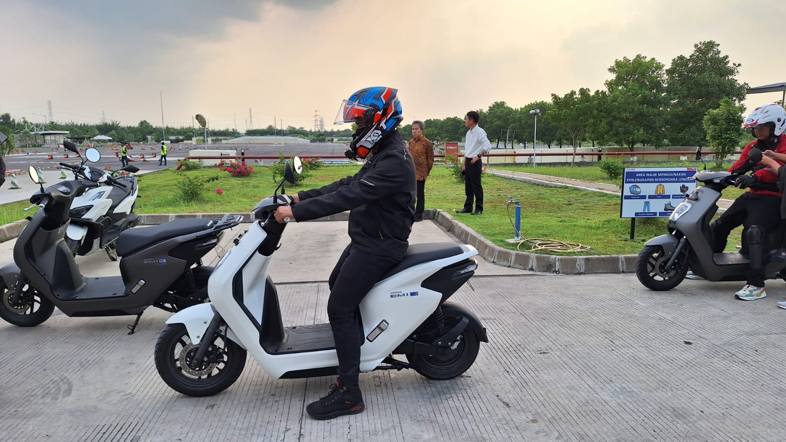 AHM Kasih Diskon Hingga 10 Juta Untuk Motor Listrik Honda EM1 ...
