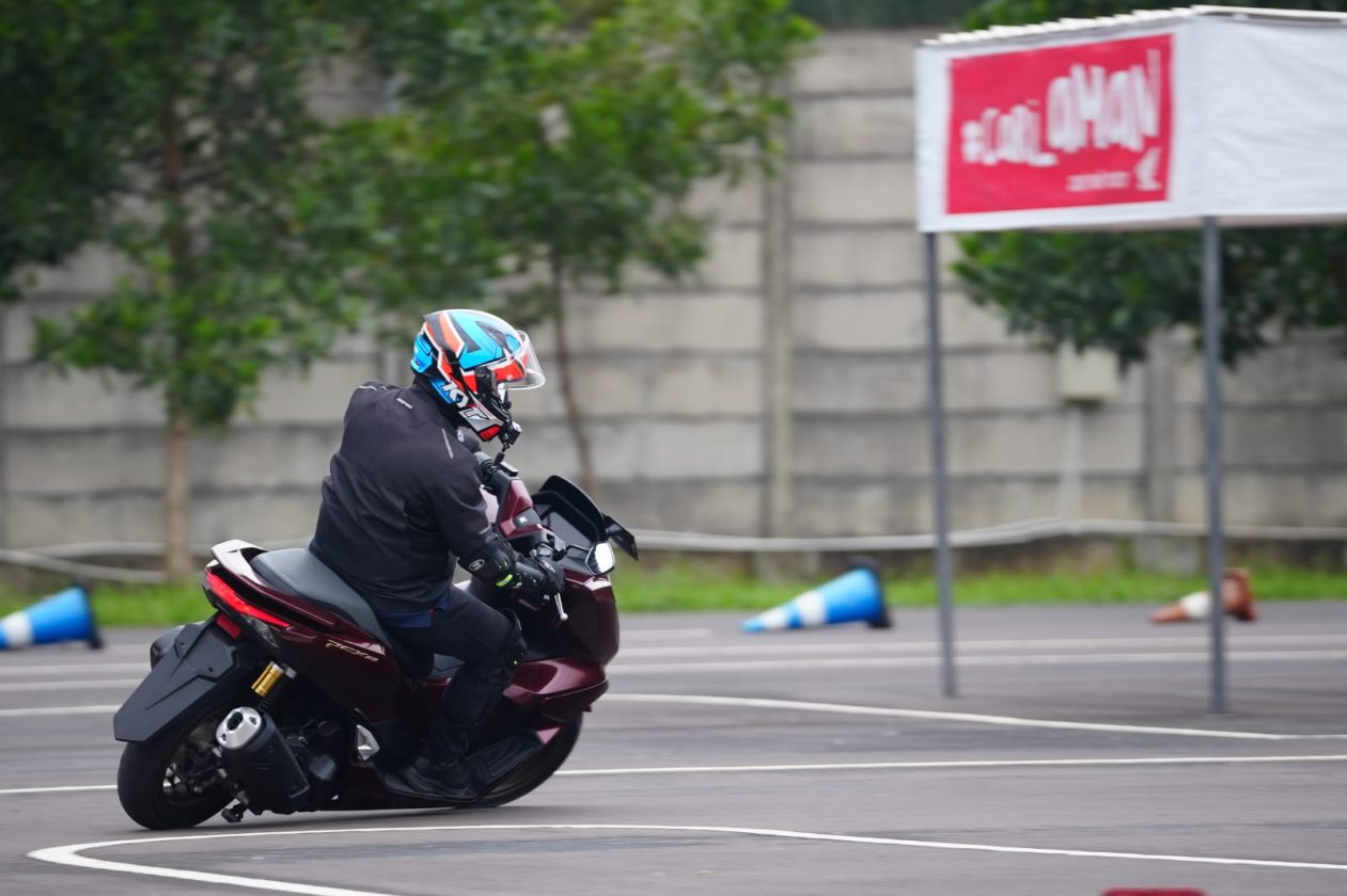 Test Ride New Honda PCX 160 Road Sync 2025, Nyaman Banget Dan ...