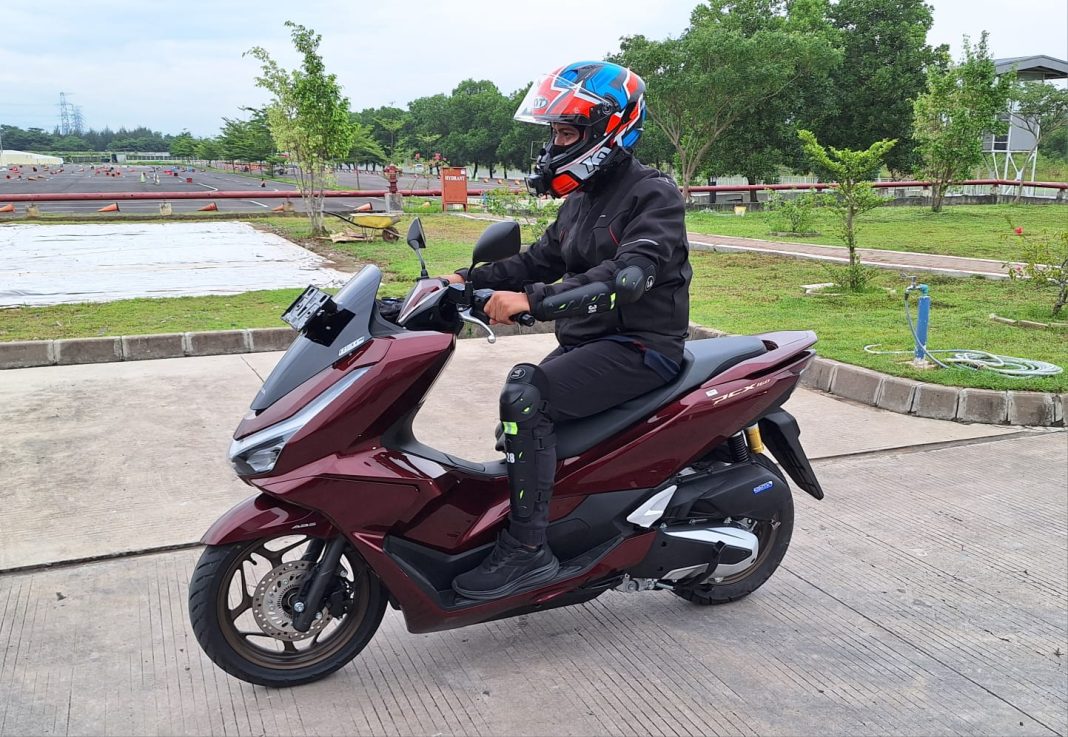 Test Ride New Honda PCX 160 Road Sync 2025, Nyaman Banget Dan ...